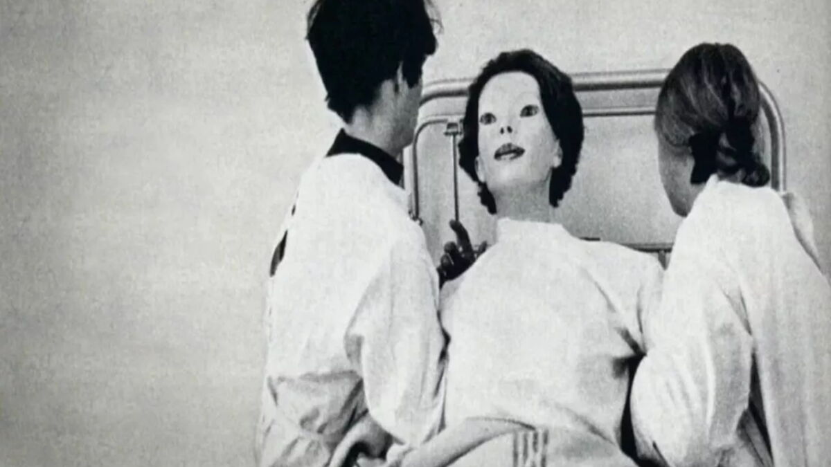 Horreur d'Internet : Qui est The Expressionless, cette terrifiante ...