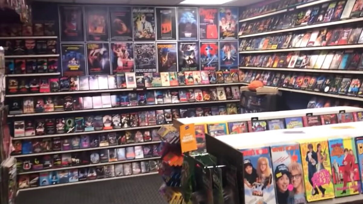 Nostalgie : Cet homme a recréé un vidéo-club tout droit sorti des années 90 dans sa cave