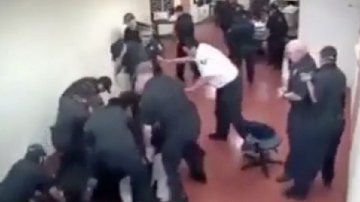 Fight Between An MMA Master And 15 Guards Breaks Out Inside A Texas Prison