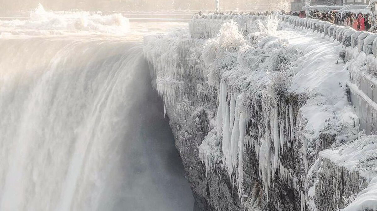 Stunning Photos Show Niagara Falls Frozen Solid