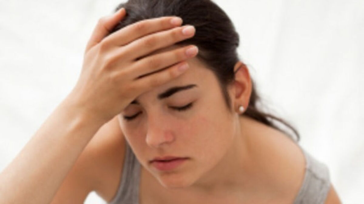 Mono (Mononucleosis): Cause, Symptoms, Treatment, Is It Contagious?