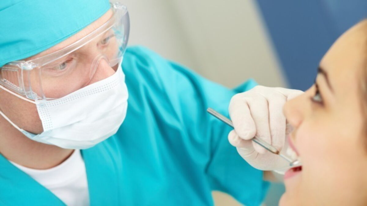 How To Treat Gum Disease (Gingivitis And Periodontits): Symptoms, Signs ...