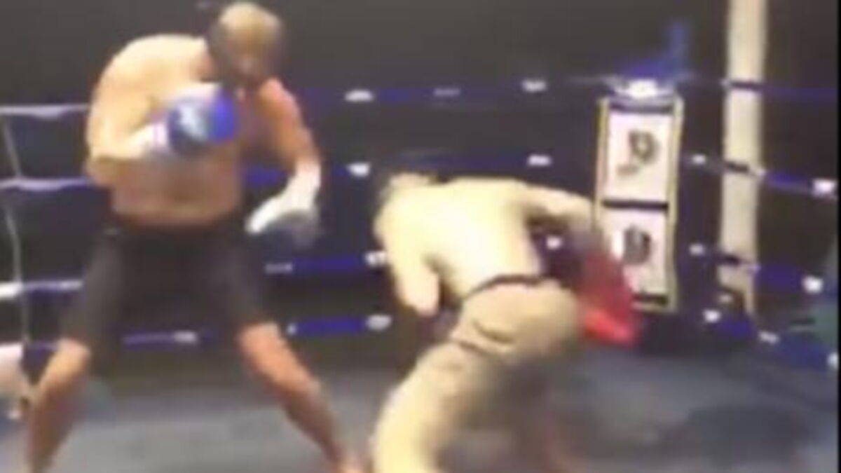 They Put On Blindfolds And Step Into The Ring - This Is Blind Boxing