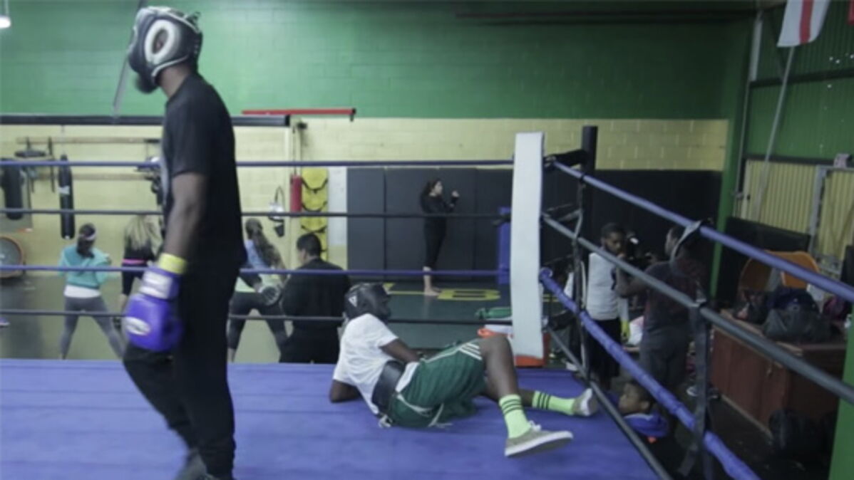 Father Sends Son To Spar With Pro Boxer To Teach Him A Lesson In How To ...