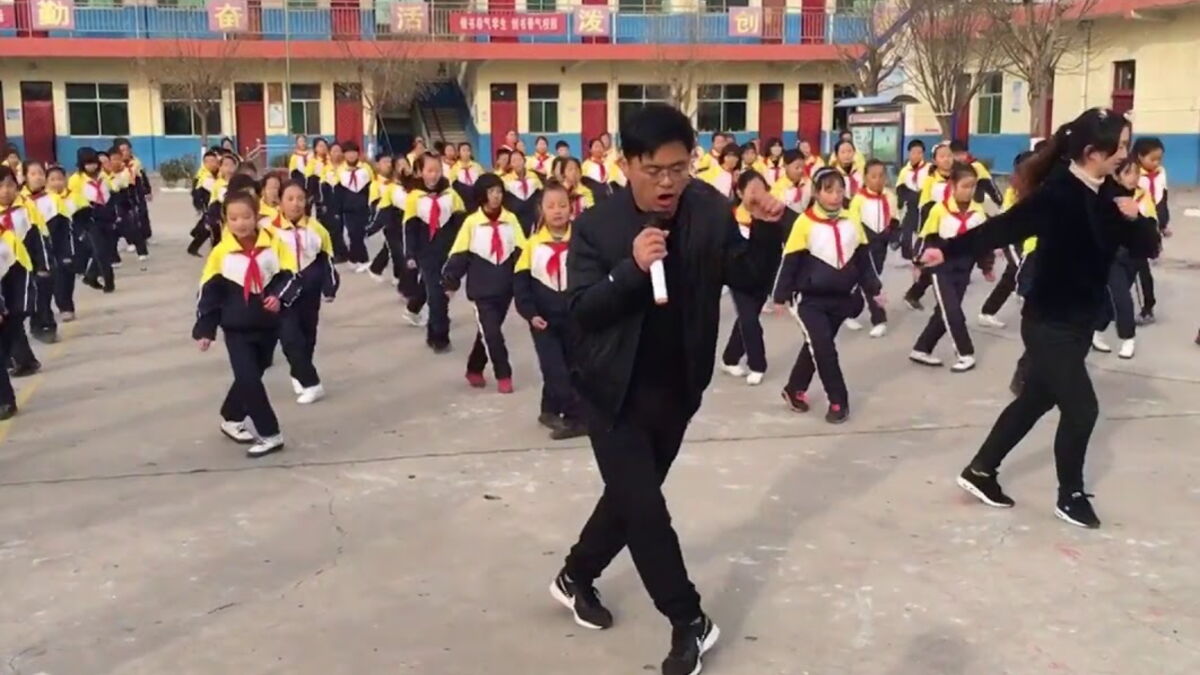 This Chinese Headteacher Has An Unusual Way Of Motivating His Students