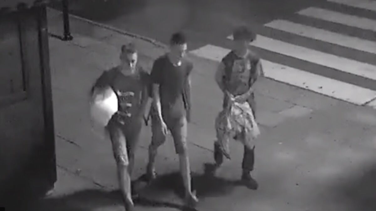 3 Teenagers Hailed As Heroes After Video Of Them Coming Across Homeless ...