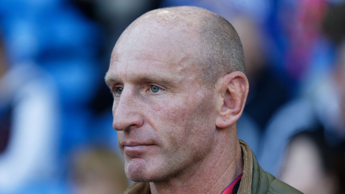 Rugby: Gareth Thomas had to be stretchered off the pitch after a toilet ...