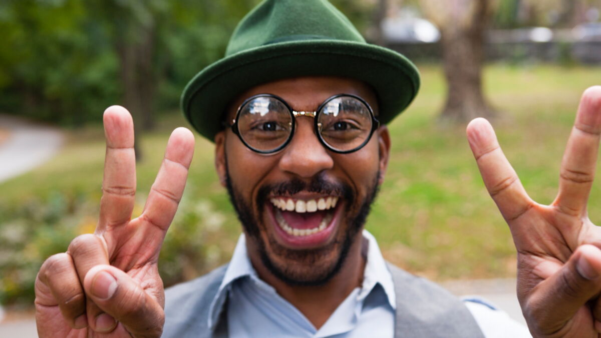 The Scary Reason Why You Shouldn't Make The ‘V Sign In Photos Anymore