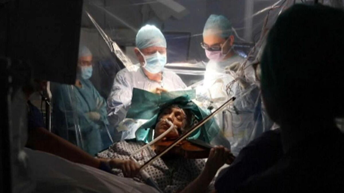 British Musician Plays Violin During Her Brain Surgery (VIDEO)