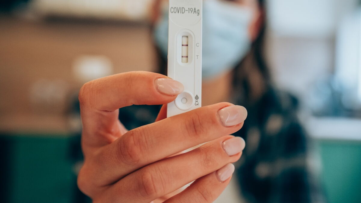 Covid: Fizzy drinks and tap water give false positives on lateral tests