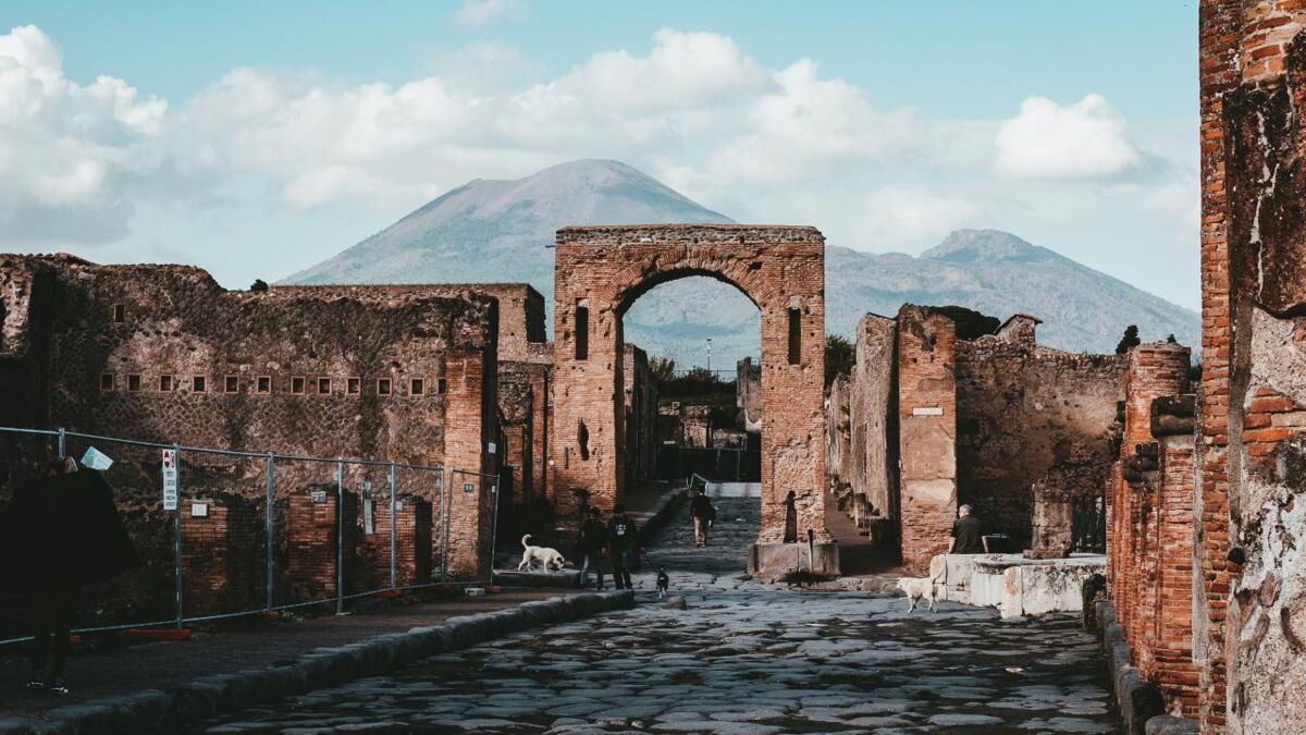 Latest archeological dig in Pompeii reveals amazing treasures