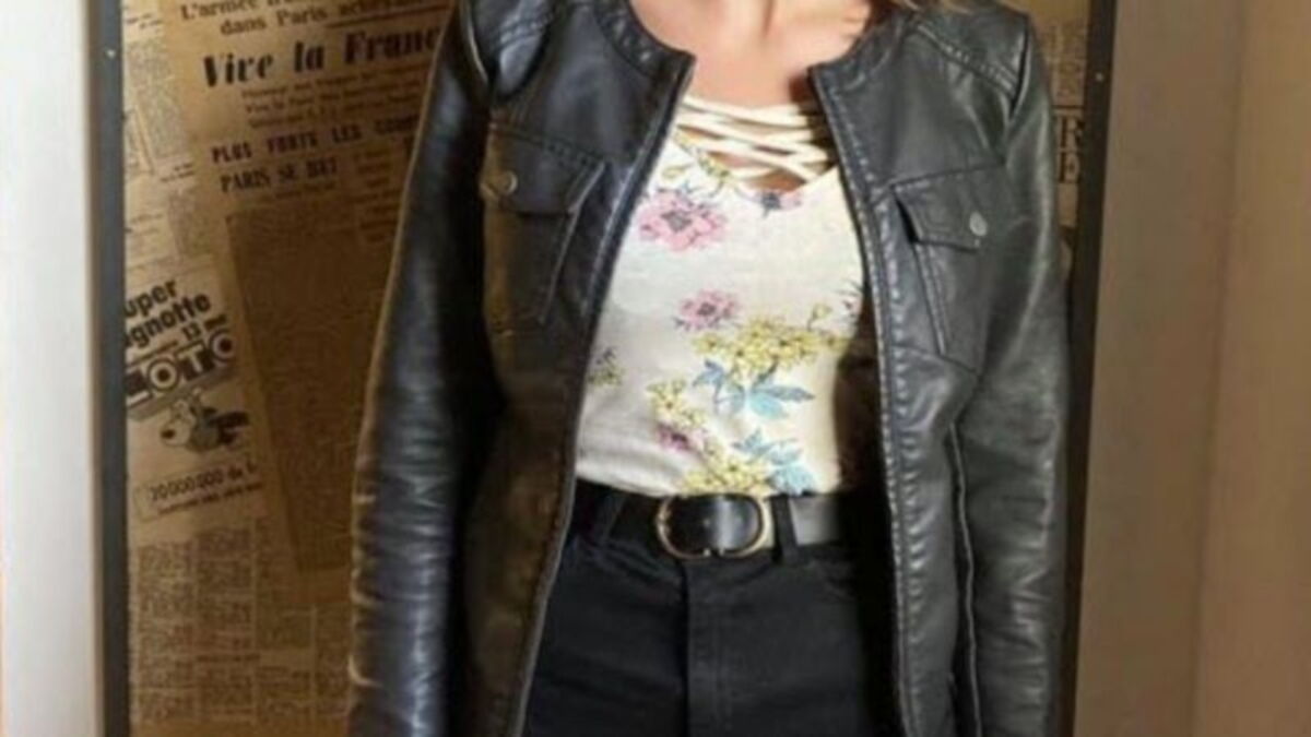 A Schoolgirl Was Called Out by a Teacher for Showing Too Much Cleavage ...