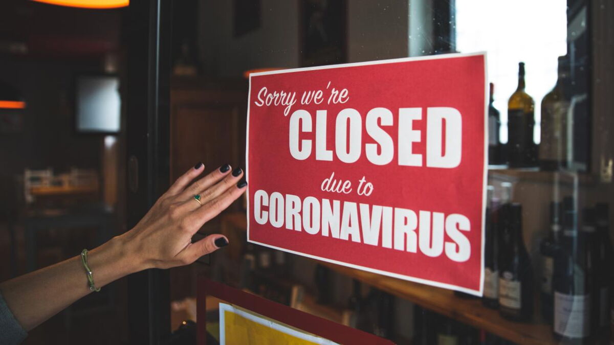 Government considers closing pubs for a further five months