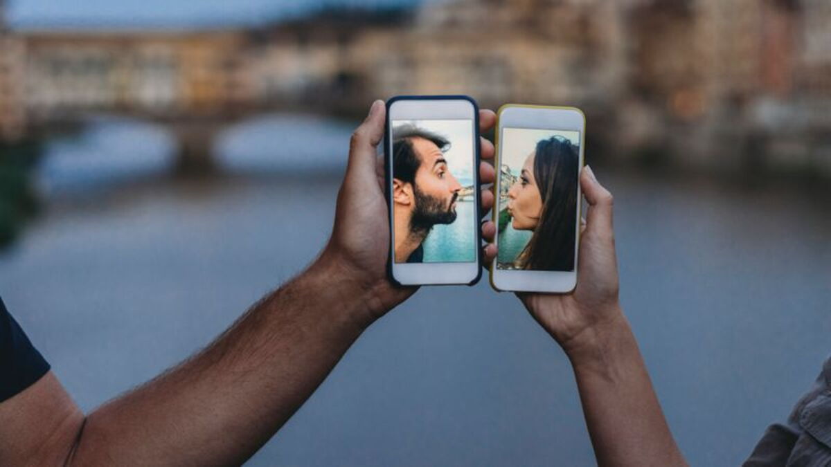 Flirting On Tinder: They Gave Us All Their Best Techniques... And The ...