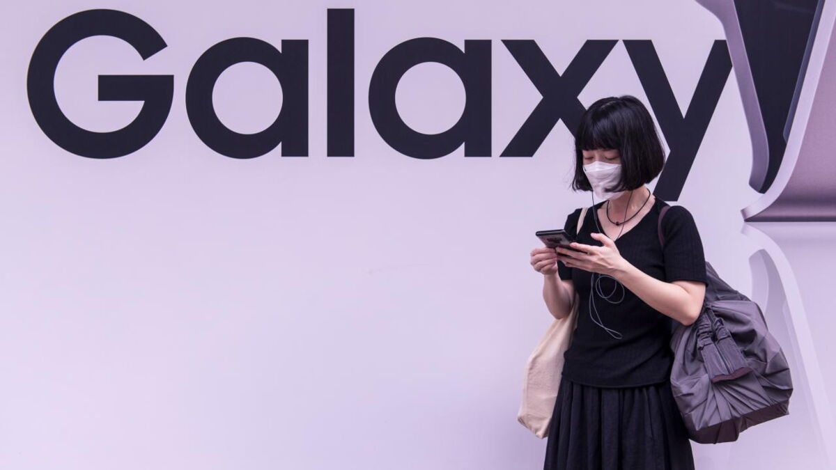 Hackers steal sensitive data from Samsung Galaxy, should you be worried?