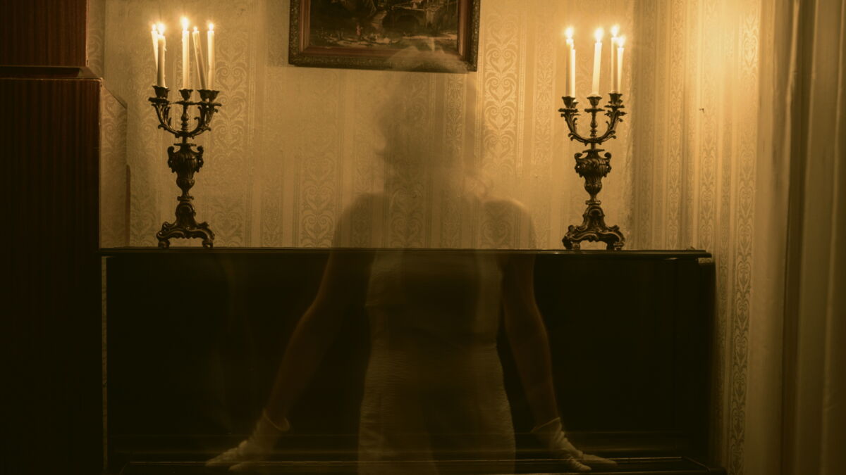 One man used Twitter to tell the story of a terrifying haunting