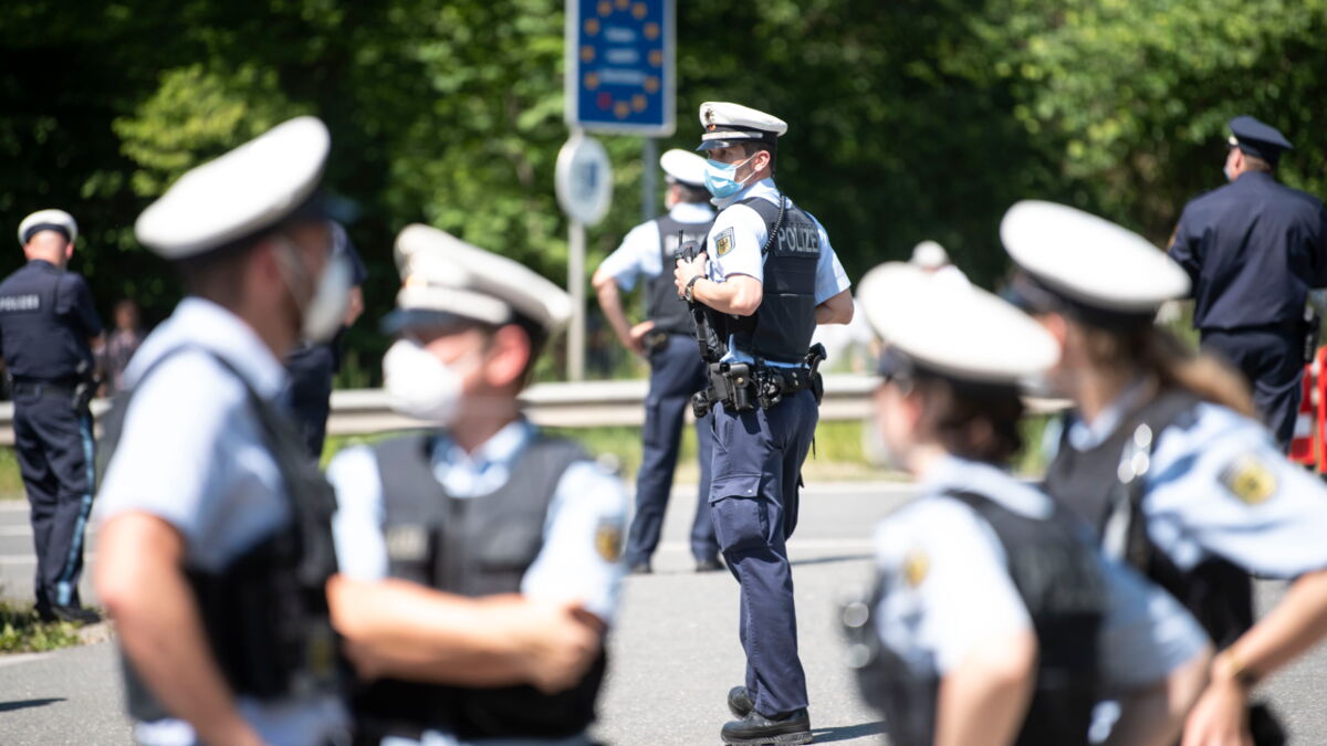 Austrian police defend their decision to fine a man for farting