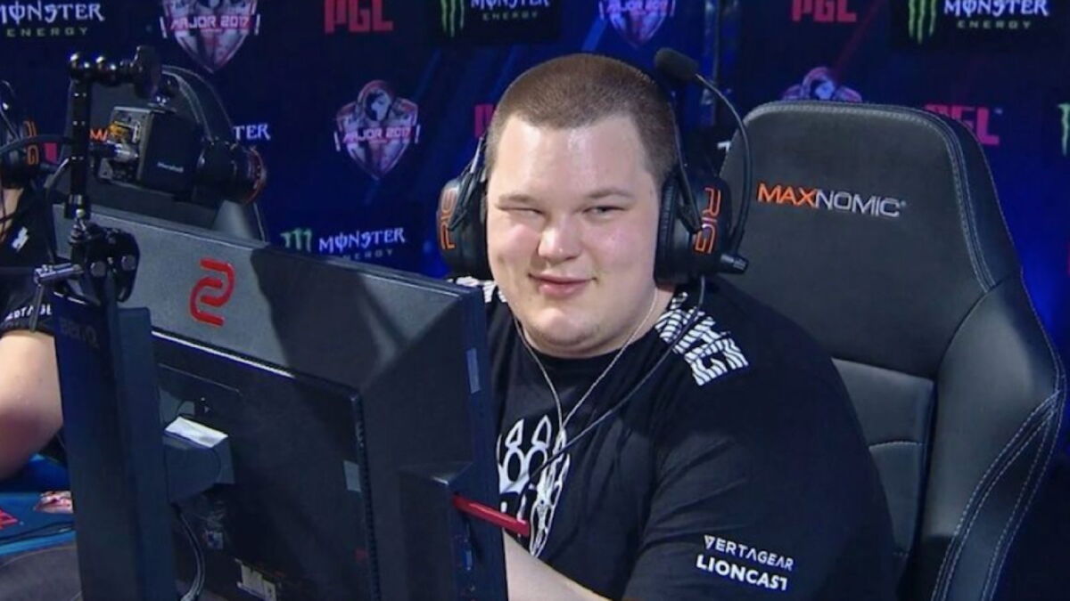 One professional gamer went from being overweight to bodybuilder in ...