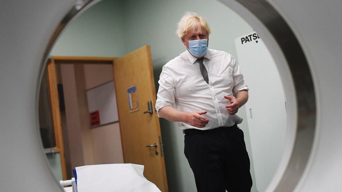COVID: UK's confusing stance on face coverings puts Boris Johnson in ...