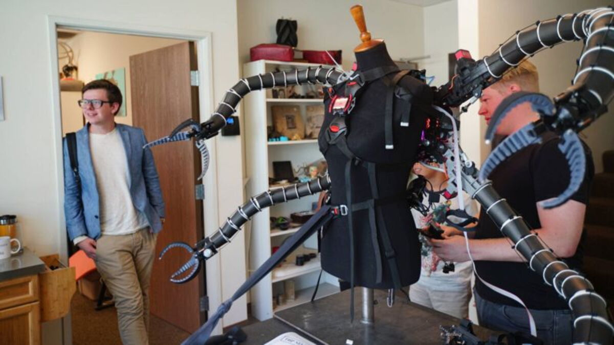 Millionaire engineer Erik Finman creates a full-body prosthesis ...