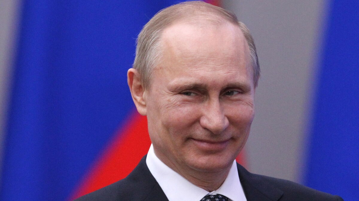 Vladimir Putin's bodyguard spotted on world's largest yacht