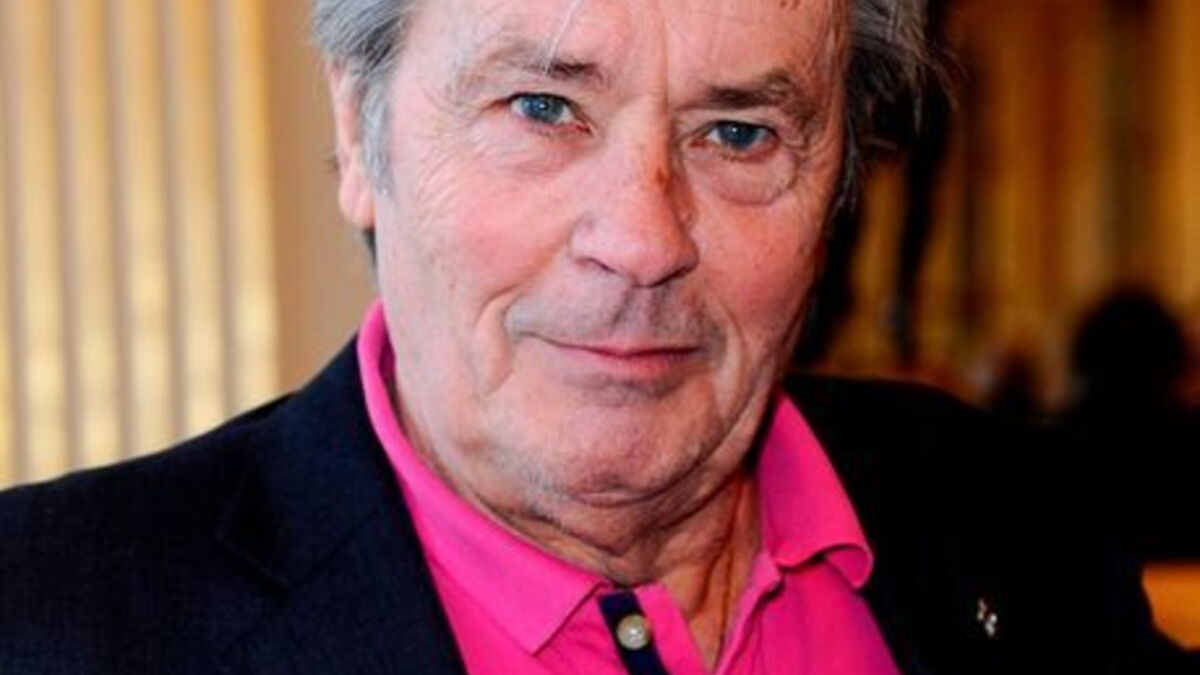 Une Ferrari Testarossa d'Alain Delon adjugée à 171 500 euros