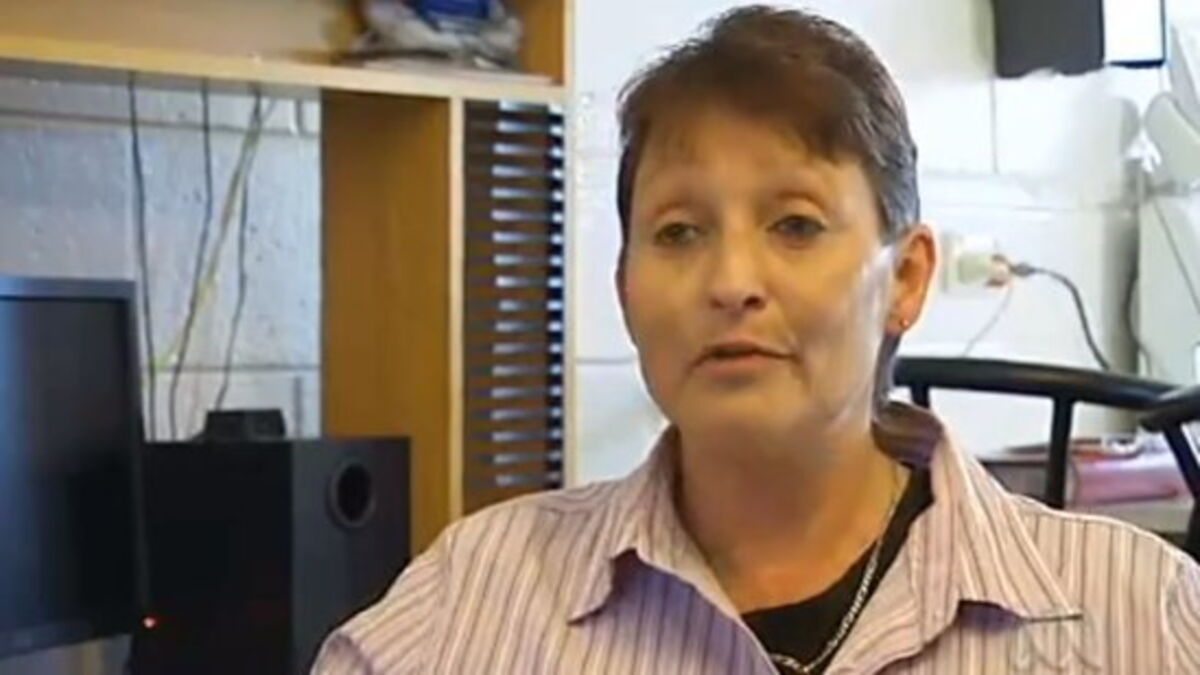 Depuis un accident de voiture, l'Australienne Leanne Rowe parle avec un ...