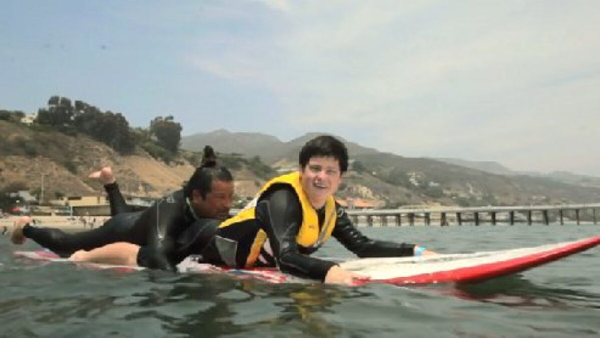 Surfers Healing : Des enfants autistes deviennent surfeurs grâce à la ...