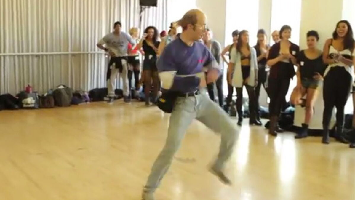 Nathan Barnatt passe un casting pour la chanteuse Kimberly Cole