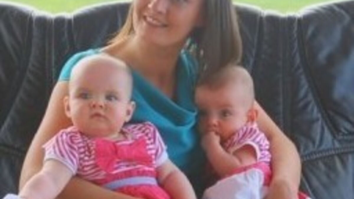Jumelles, Amy et Katie Eliott sont nées avec près de trois mois d'écart