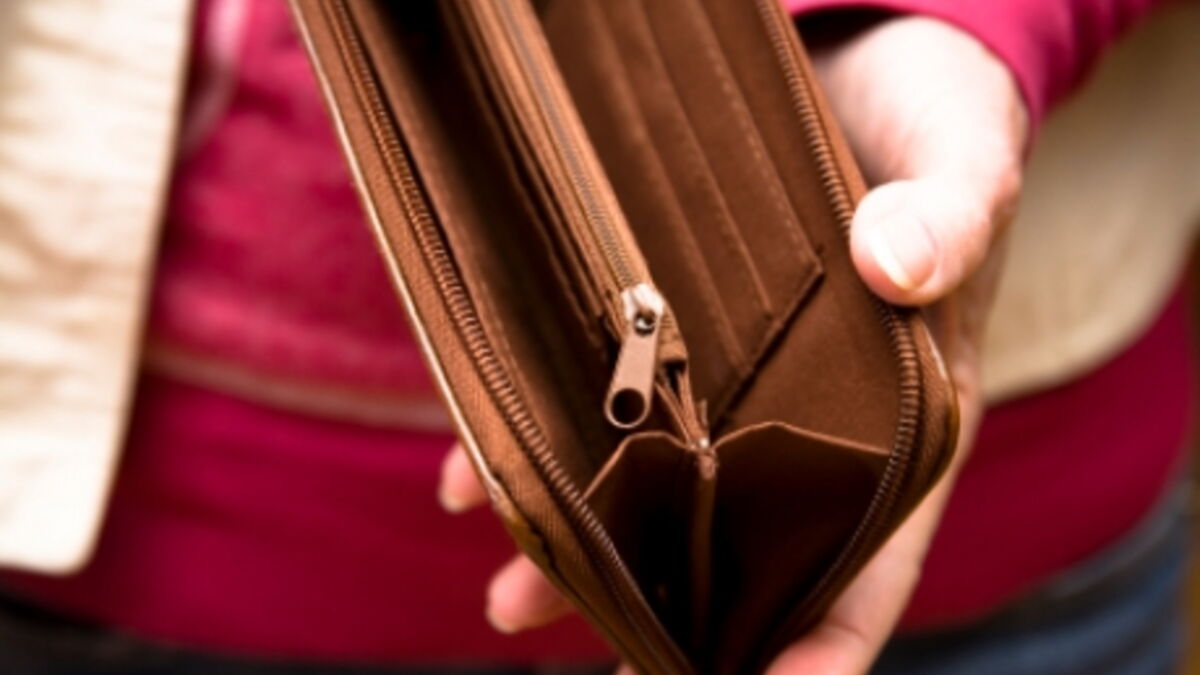 Un braqueur de banque oublie son portefeuille sur le comptoir