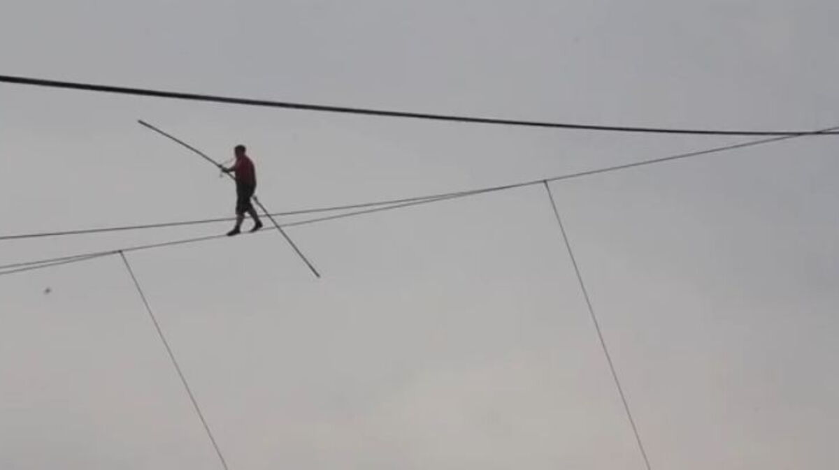 Etats-Unis : Un funambule réalise une prouesse sans la moindre sécurité
