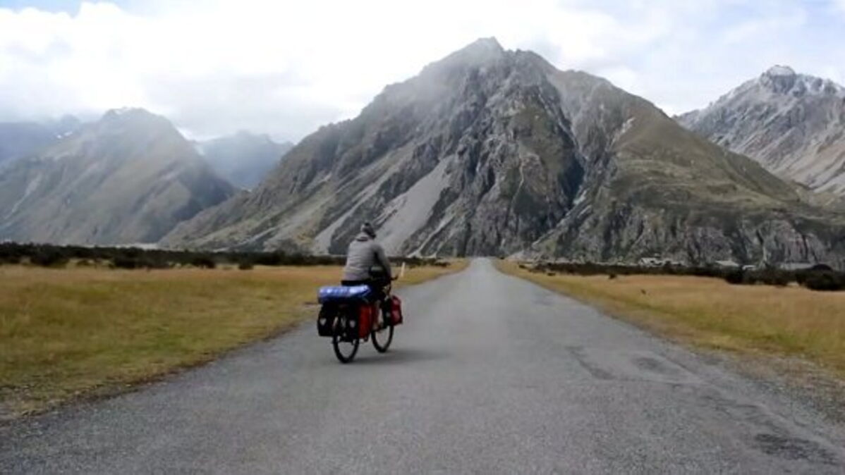 Felix Starck traverse 22 pays en un an avec son vélo, pour la bonne cause