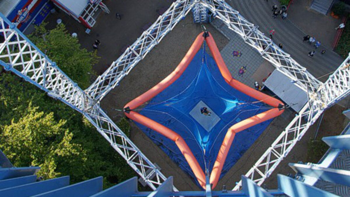Découvrez Sky Tower, l'attraction qui vous fait vivre une chute libre ...