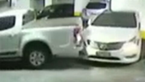 En faisant une queue de poisson, ce conducteur a failli provoquer une ...