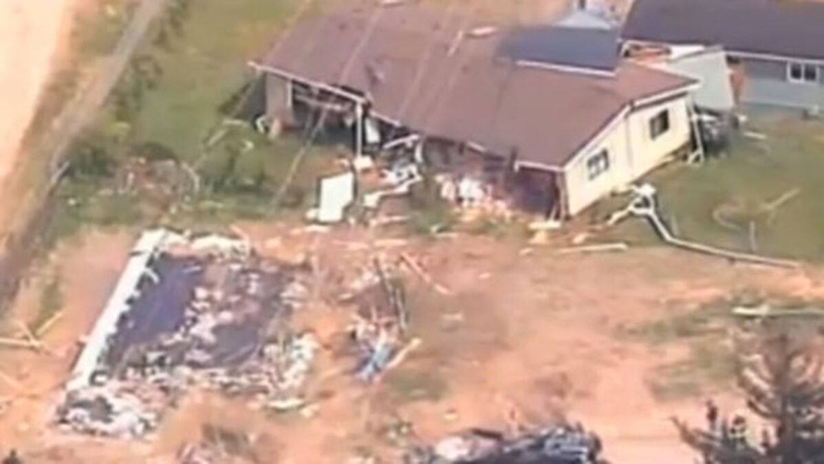 Suite à une dispute avec ses voisins, Barry Swegle détruit le quartier ...