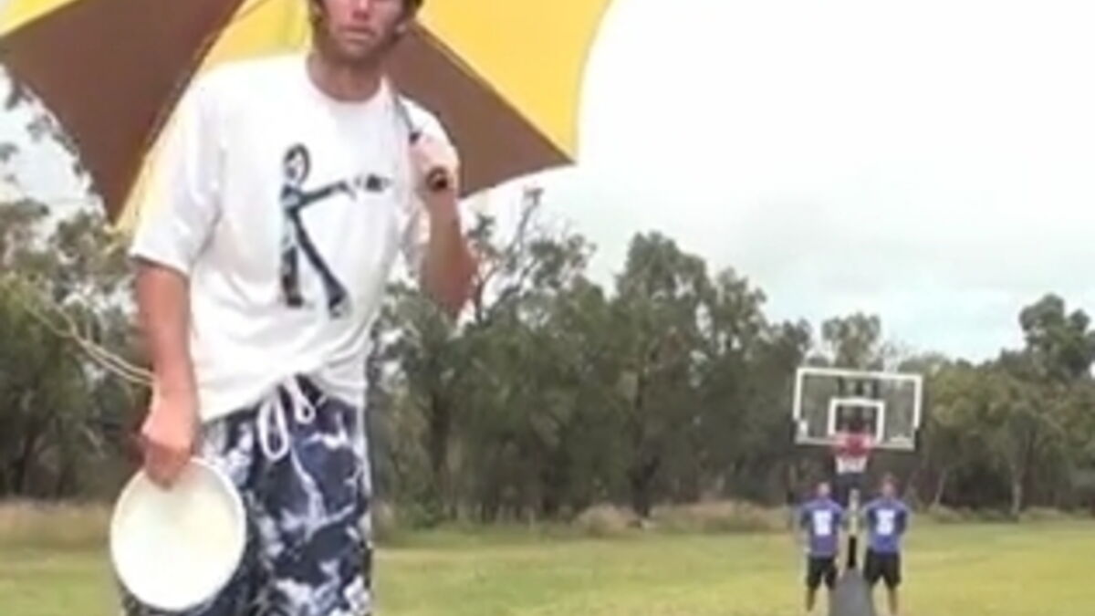 Basket versus Frisbee, fight