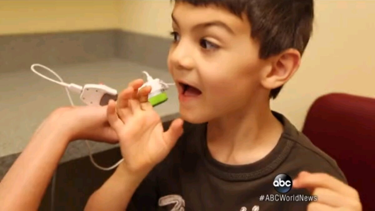 La réaction émouvante de Carson Rubin, 5 ans, qui entend pour la ...