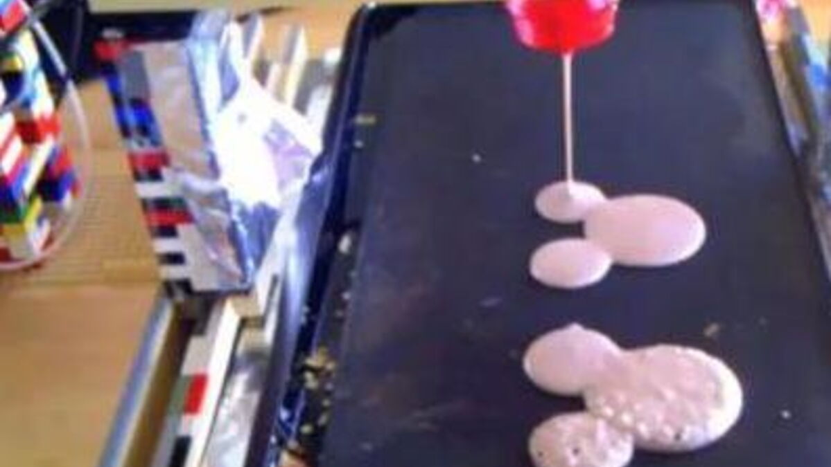 Ce robot Lego fait des pancakes