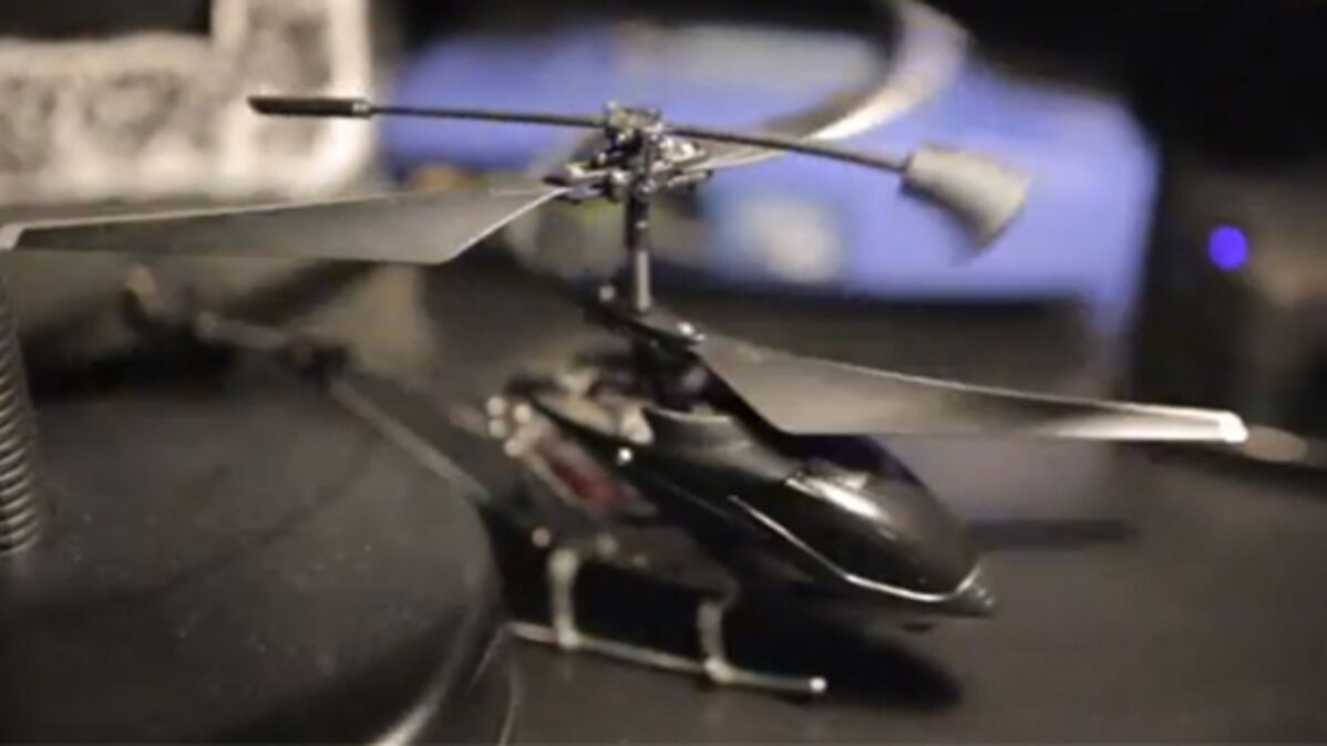 Illusion d'optique : Les pales de cet hélicoptère donnent l'impression ...