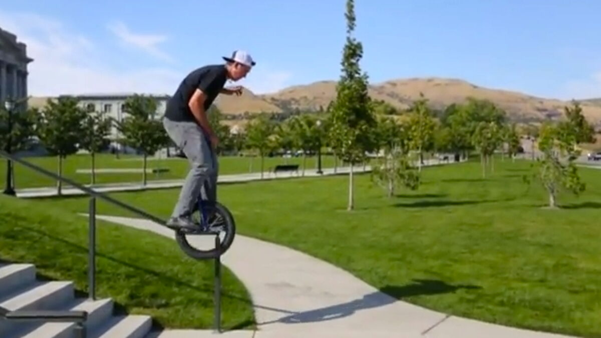 Regardez ces sportifs faire des gestes incroyables en monocycle