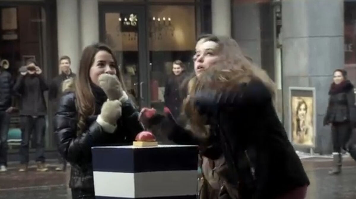 Ce bouton rouge vous transporte au coeur d'un film d'action