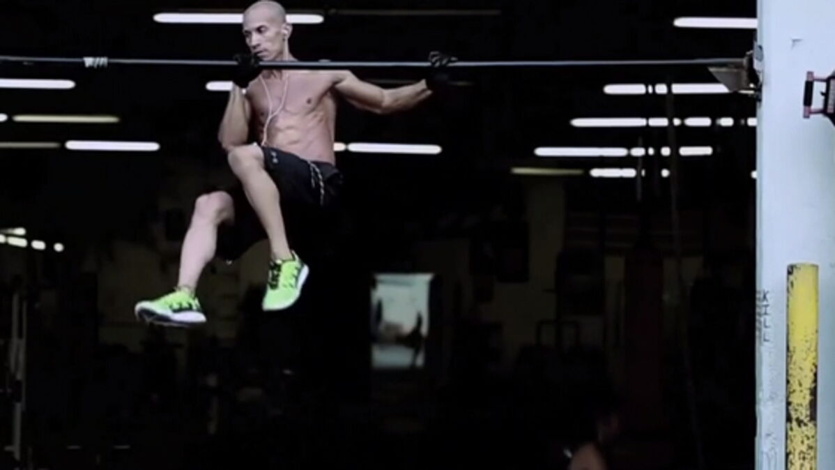 Passionné de Street Workout, Frank Medrano réalise des prouesses ...
