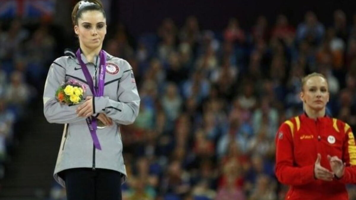 Photos : JO 2012: La grimace d'une gymnaste américaine provoque un ...