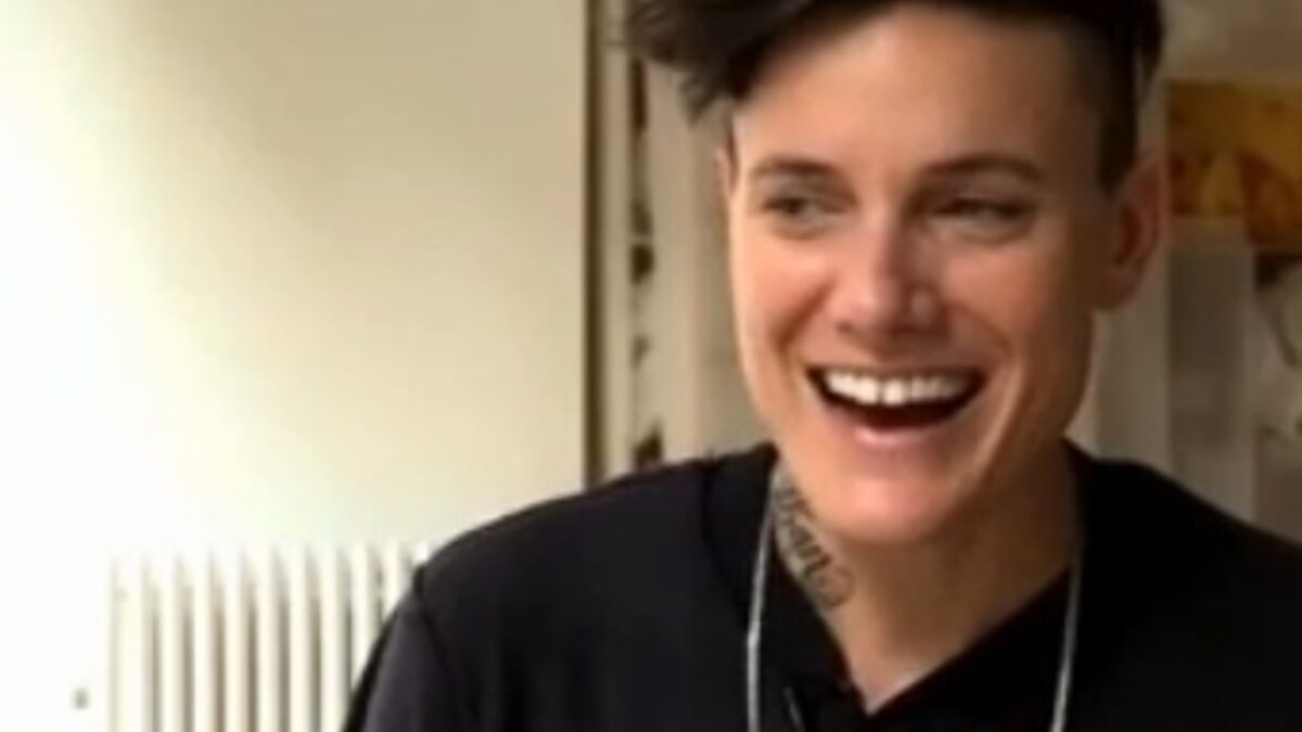 Casey Legler a signé chez Ford Models en tant que mannequin homme