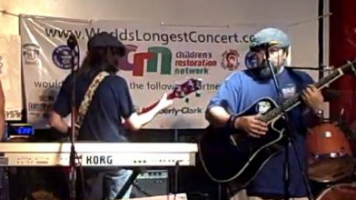 Le record du monde du plus long concert par plusieurs artistes a été établi