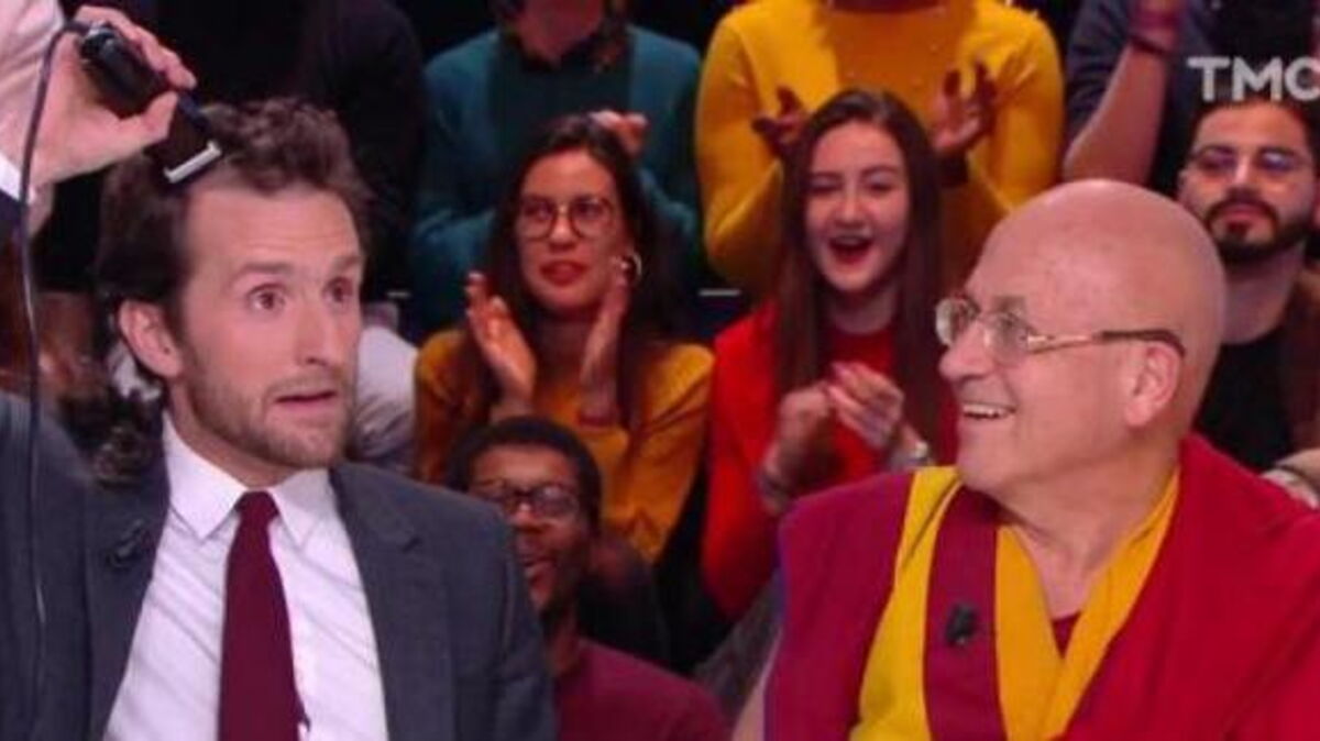 L'humoriste Pablo Mira se rase la tête en direct