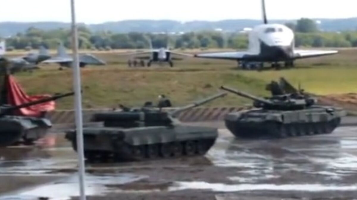 Découvrez la danse des tanks dans une magnifique chorégraphie