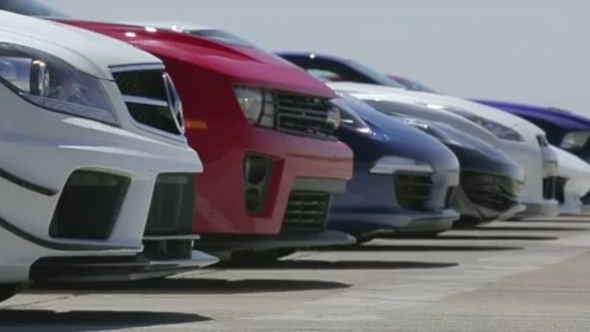 World's Greatest Drag Race : Neuf supercars en lice pour la victoire