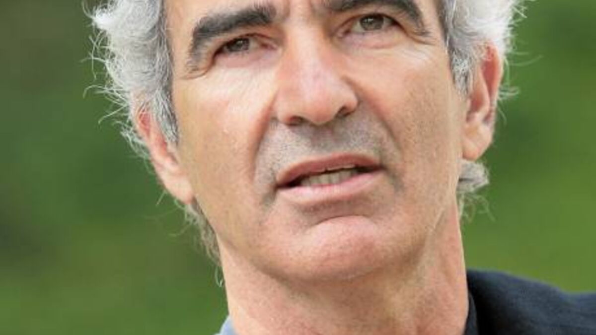 Raymond Domenech et Amanda Lear dans une télé-réalité
